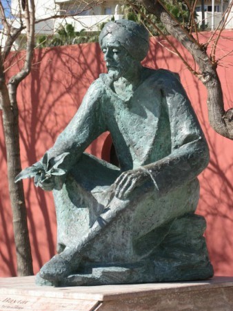 ESTATUA DEL SABIO ARABE IBN AL-BAITAR :: Conoce benalmádena